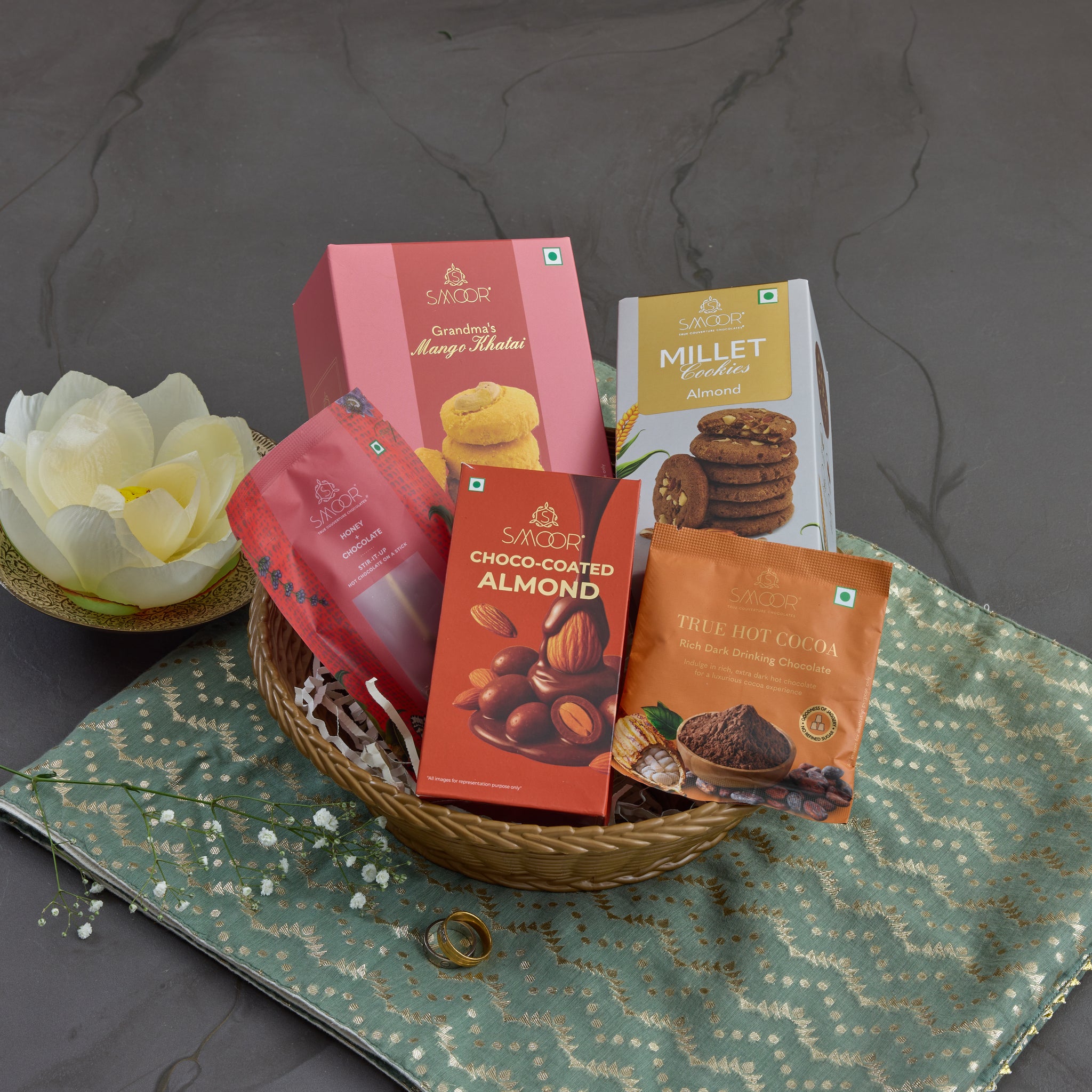 Order Luxury Proposal Gift Hampers Online in India | SMOOR