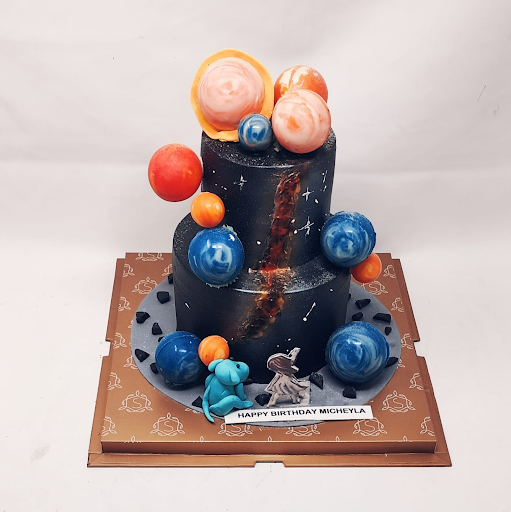 Solar System Cake in India | Cosmic-Themed Celebration Cakes